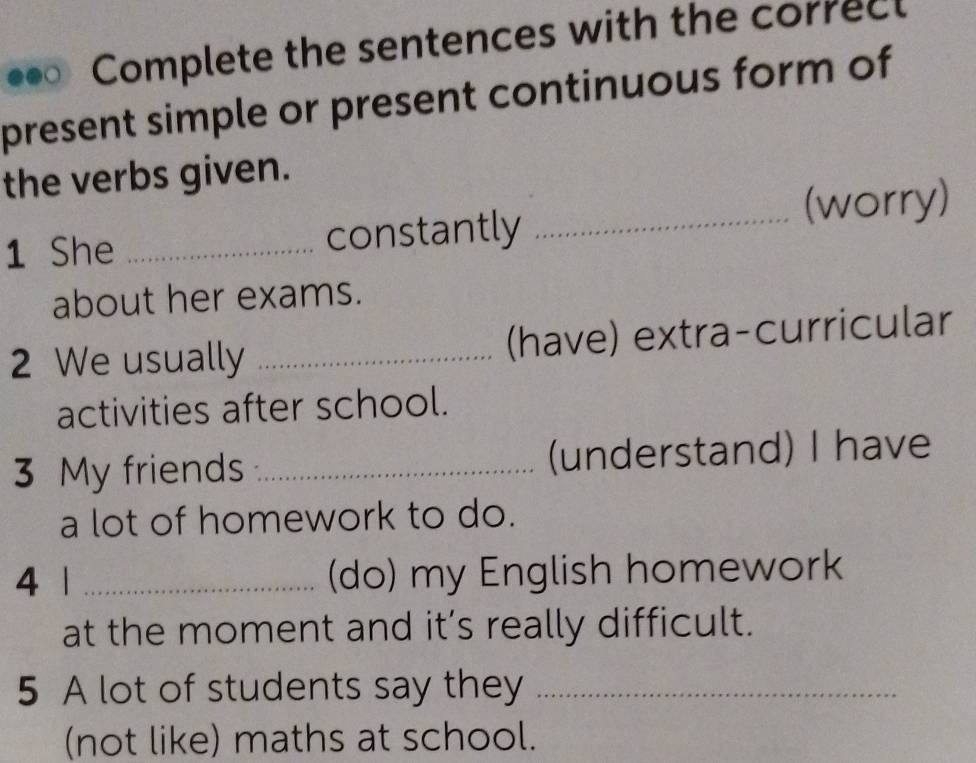 Risolto:Complete the sentences with the correct present simple or present continuous form of the