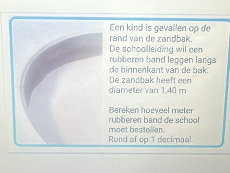 Solved: Een kind is gevallen op de rand van de zandbak. De ...