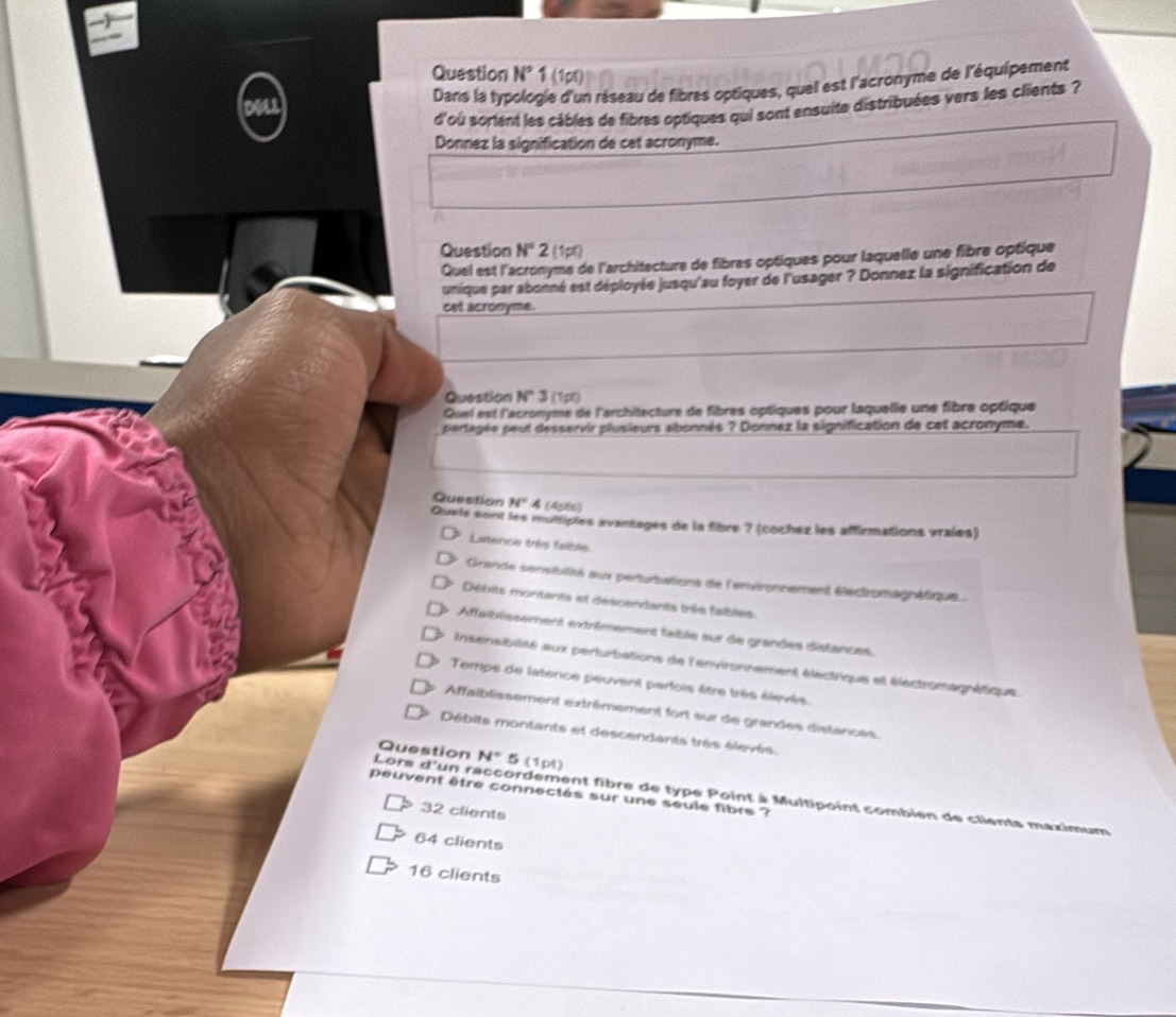 Résolu :Question N° 1 Dans la typologie d'un réseau de fibres optiques, quel est l'acronyme de l'é