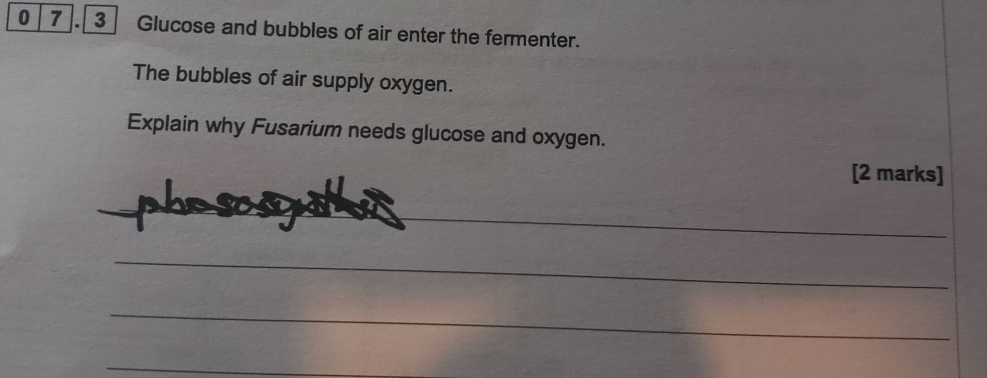 Gelöst:0 7 . 3 Glucose and bubbles of air enter the fermenter. The ...