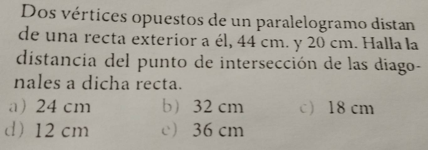 Resuelto:Dos vértices opuestos de un paralelogramo distan de una recta ...