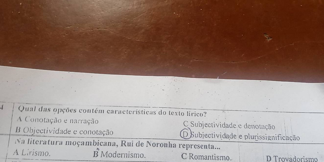 Solved: Qual das opções contém características do texto lírico? A ...