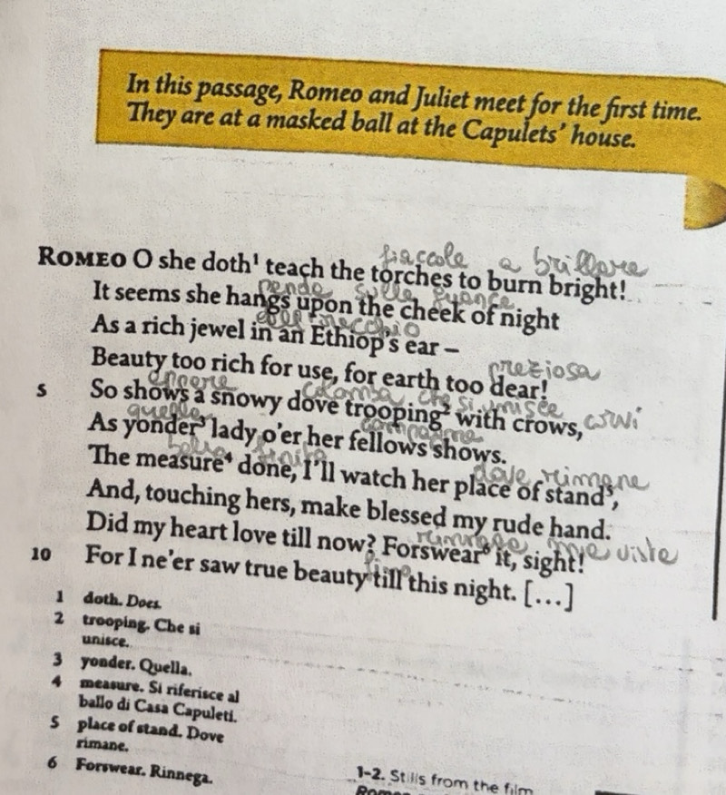 Risolto:In this passage, Romeo and Juliet meet for the first time. They ...