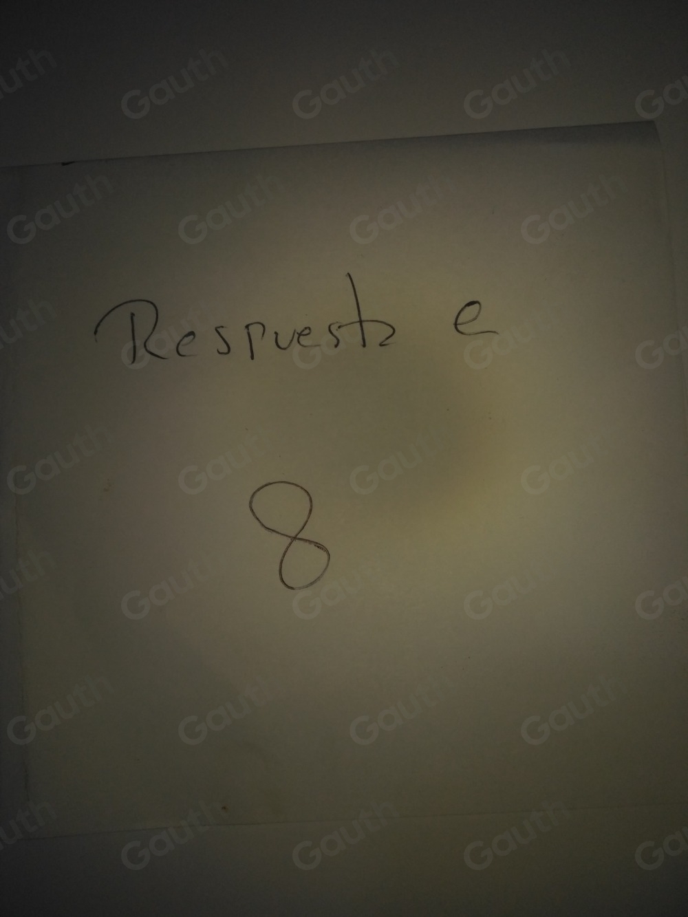 Solved: Se tiene un prisma cuya altura es congruente con la arista ...