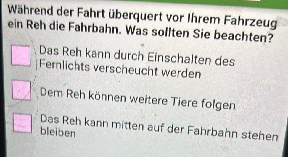 Wahrend Der Fahrt Uberquert Vor Ihrem Fahrzeug Ein Reh