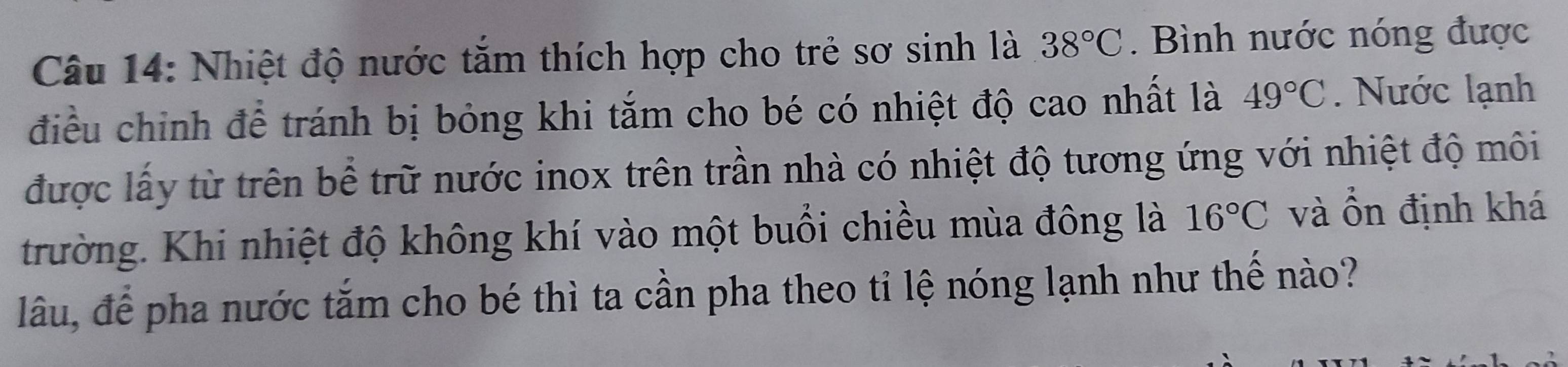 Giải quyết:Nhiệt độ nước tắm thích hợp cho trẻ sơ sinh là 38°C. Bình nước nóng được điều chỉnh để tr