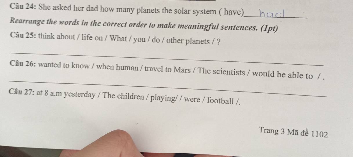 Giải quyết:She asked her dad how many planets the solar system ( have ...