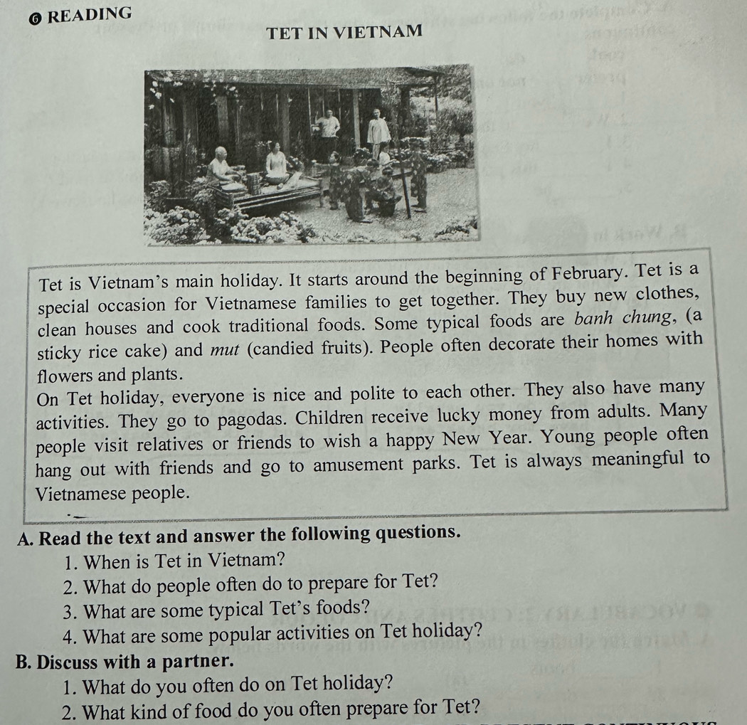 Giải quyết:READING TET IN VIETNAM Tet is Vietnam’s main holiday. It ...