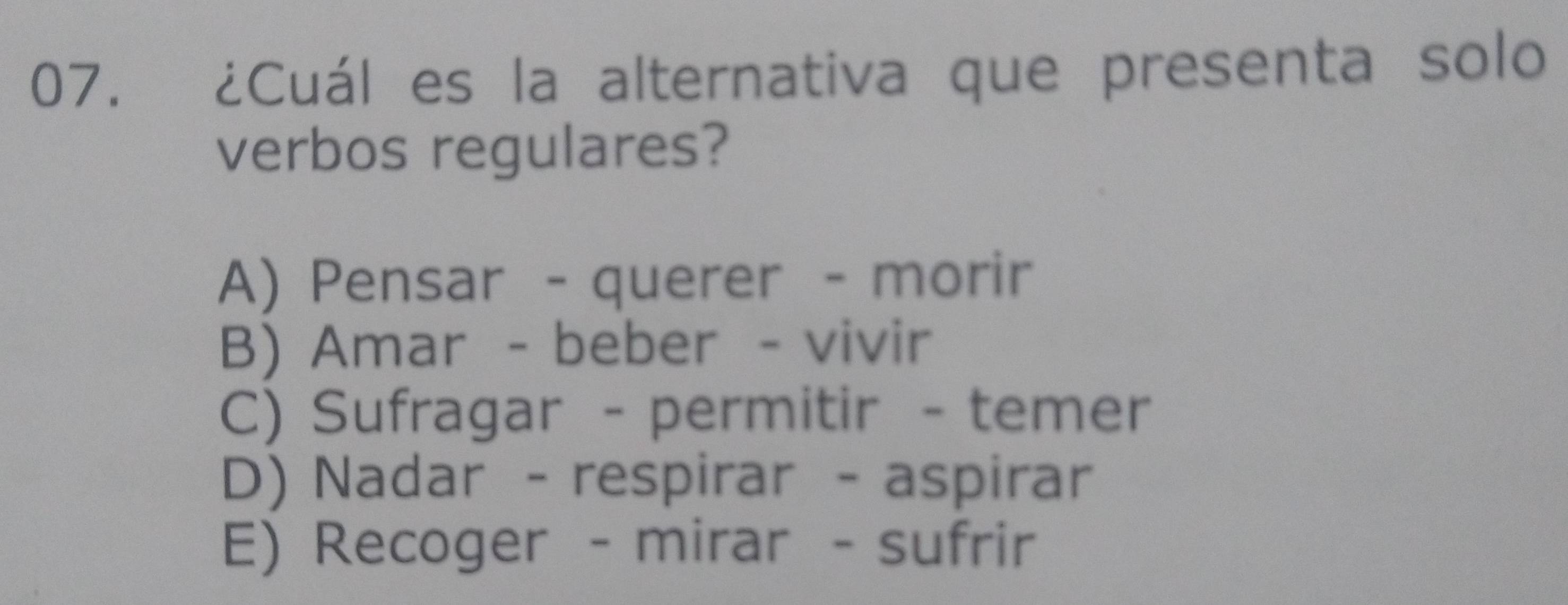 Resuelto:¿Cuál es la alternativa que presenta solo verbos regulares? A ...