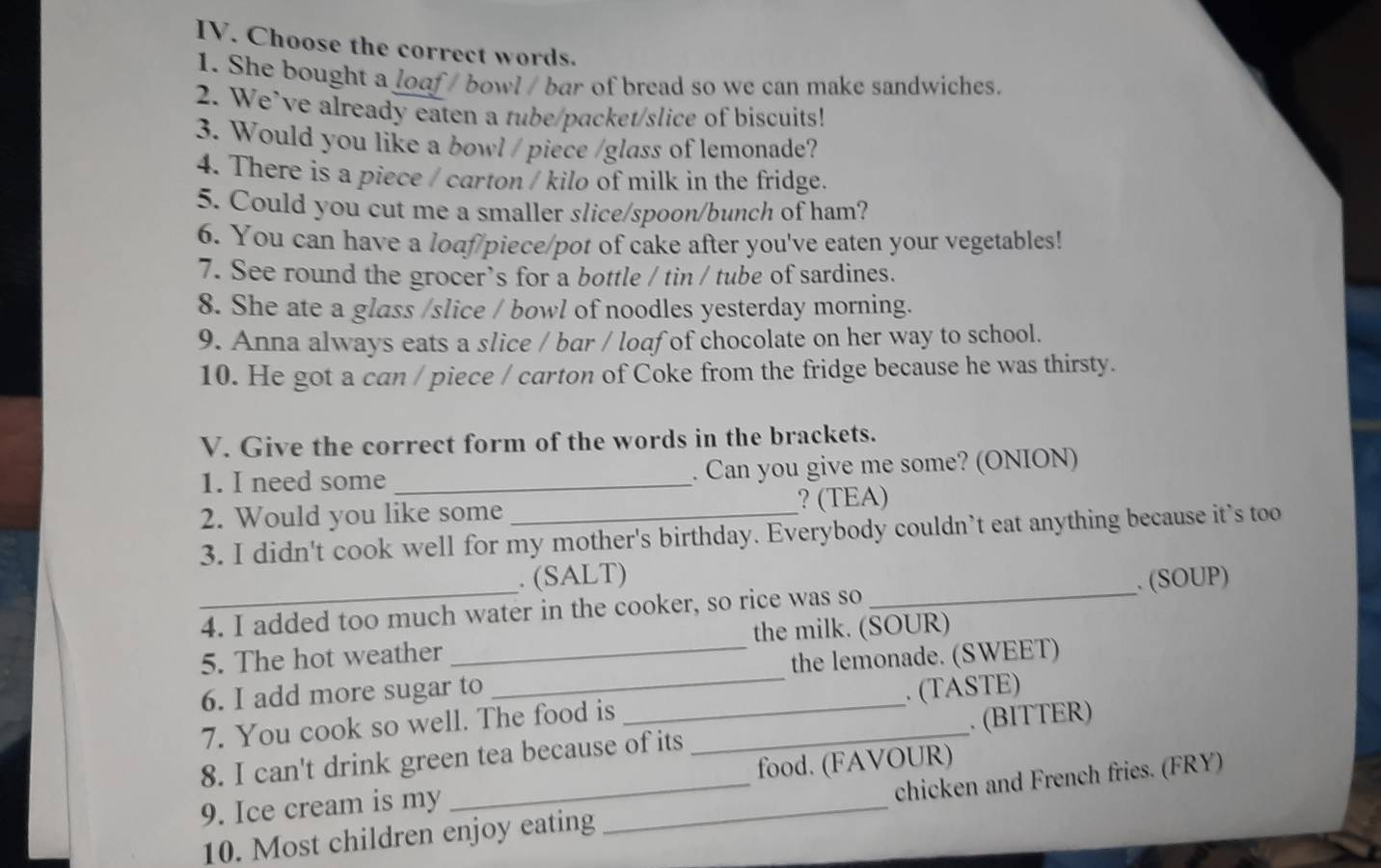 Giải quyết:Choose the correct words. 1. She bought a loof / bowl / bar ...