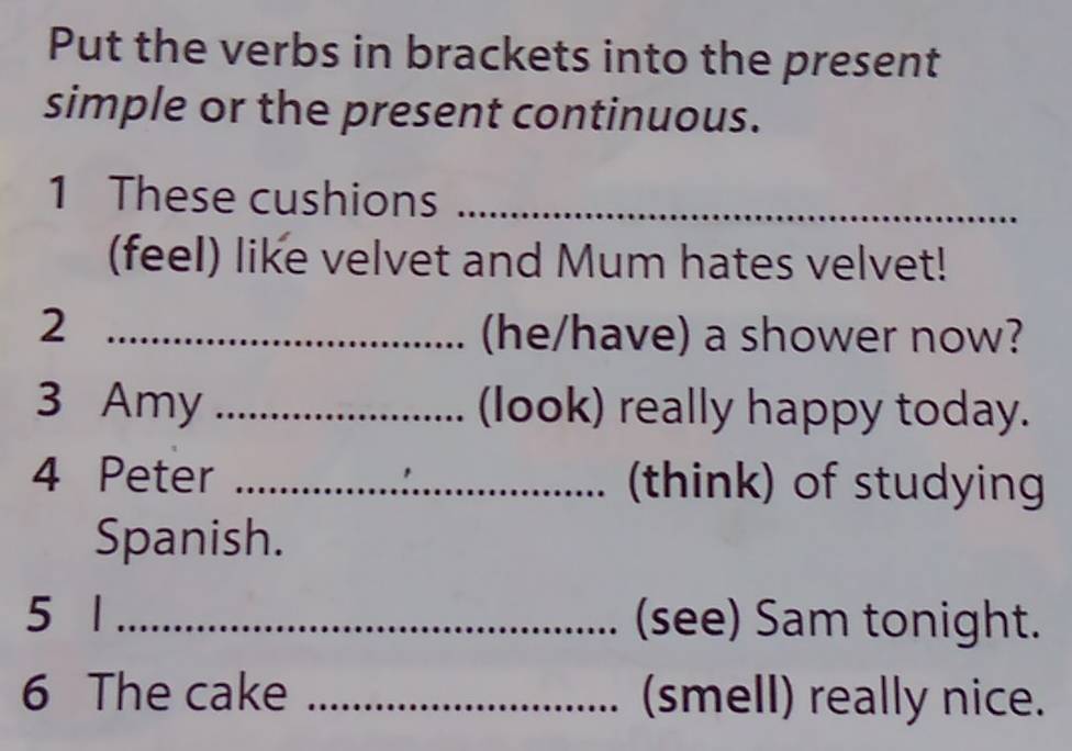 Resuelto:Put the verbs in brackets into the present simple or the present continuous. 1 These cus