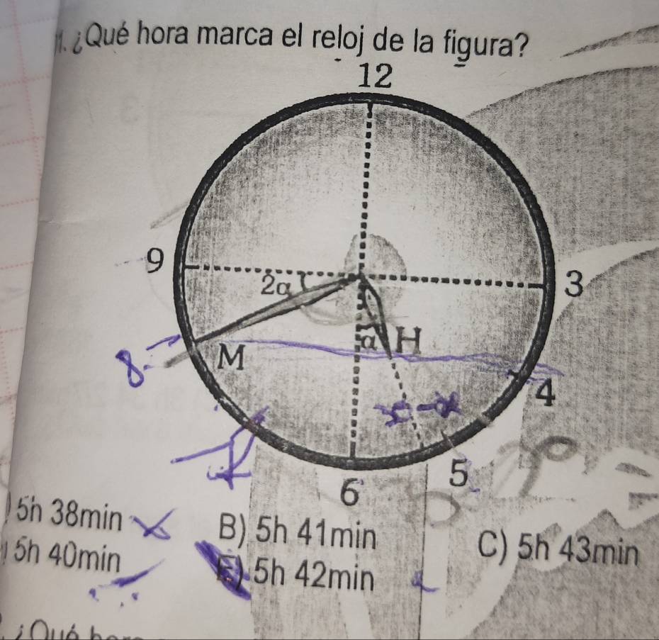 Resuelto:¿Qué hora marca el reloj de la figura? 5h 38min B) 5h 41min 5h ...