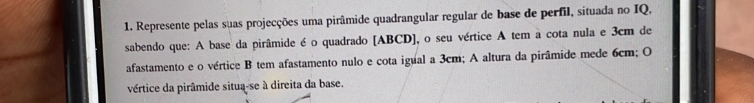 Solved: Represente pelas suas projecções uma pirâmide quadrangular ...