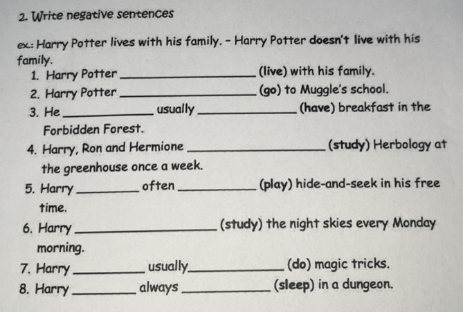 Résolu :Write negative sentences ex.: Harry Potter lives with his ...