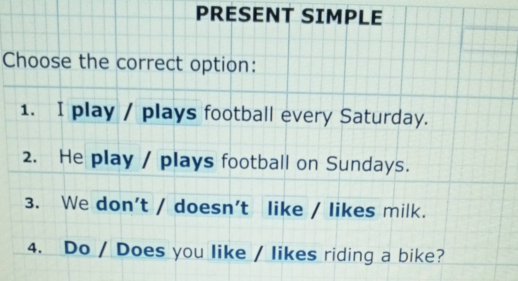 Resuelto:PRESENT SIMPLE Choose the correct option: 1. I play / plays ...