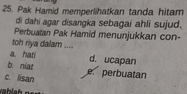 Telah dijawab:Pak Hamid memperlihatkan tanda hitam di dahi agar ...