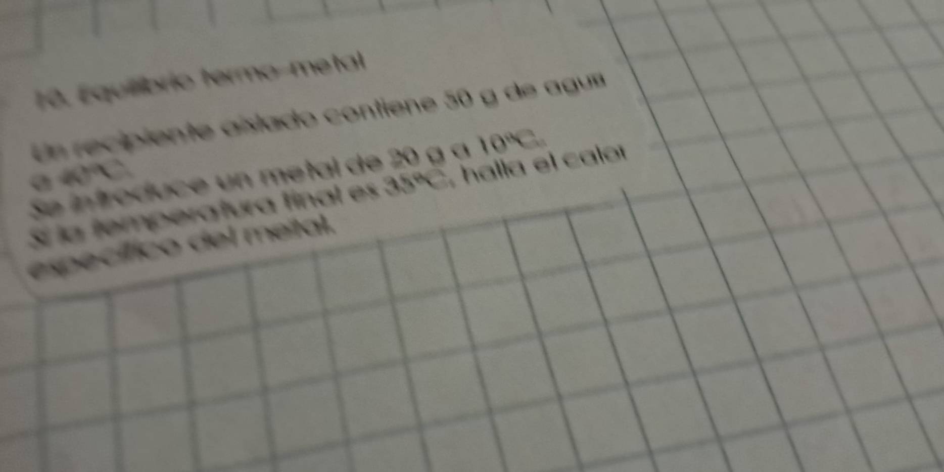 Resuelto:10, Equilibrio termo-metal Un recipiente aislado contiene 50 g ...