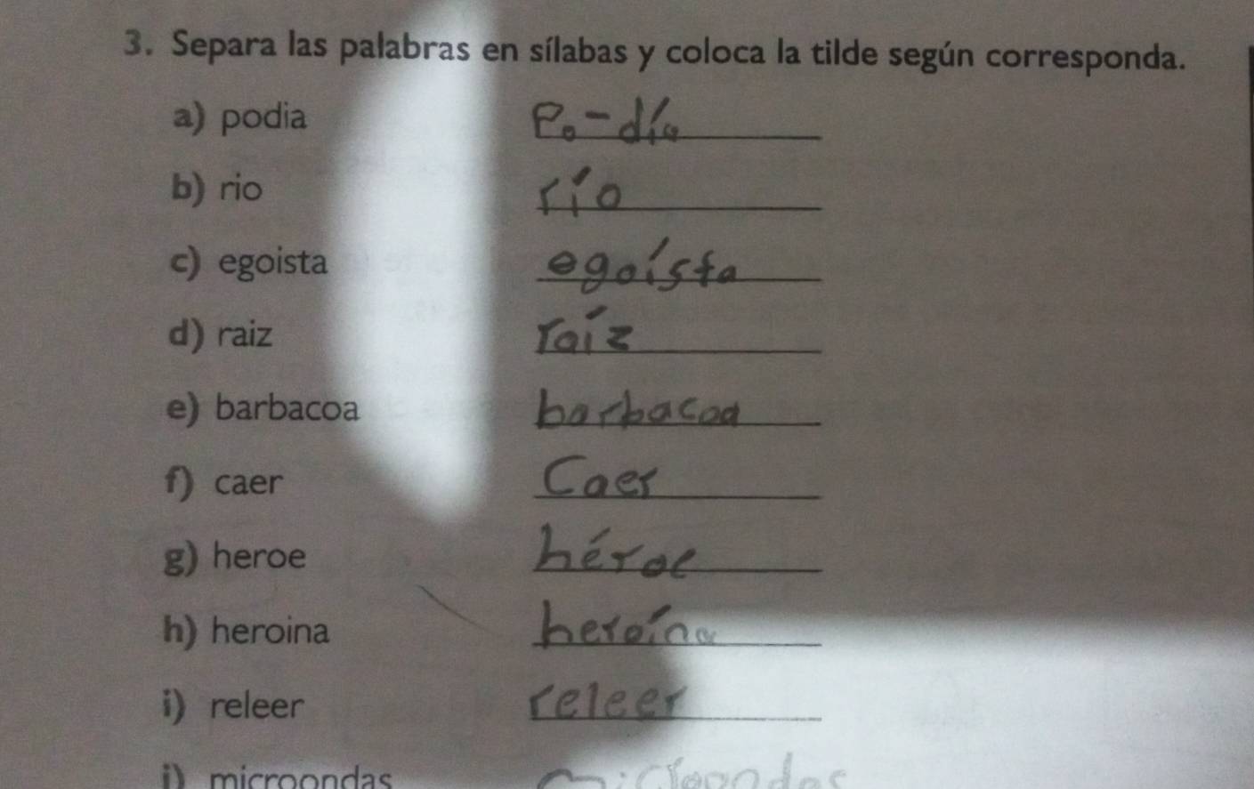 Resuelto:Separa las palabras en sílabas y coloca la tilde según ...