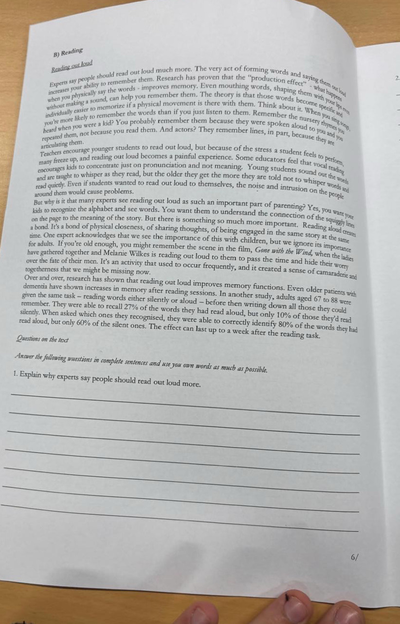 Gelöst:Reading Reading out loud Experts say people should read out loud ...