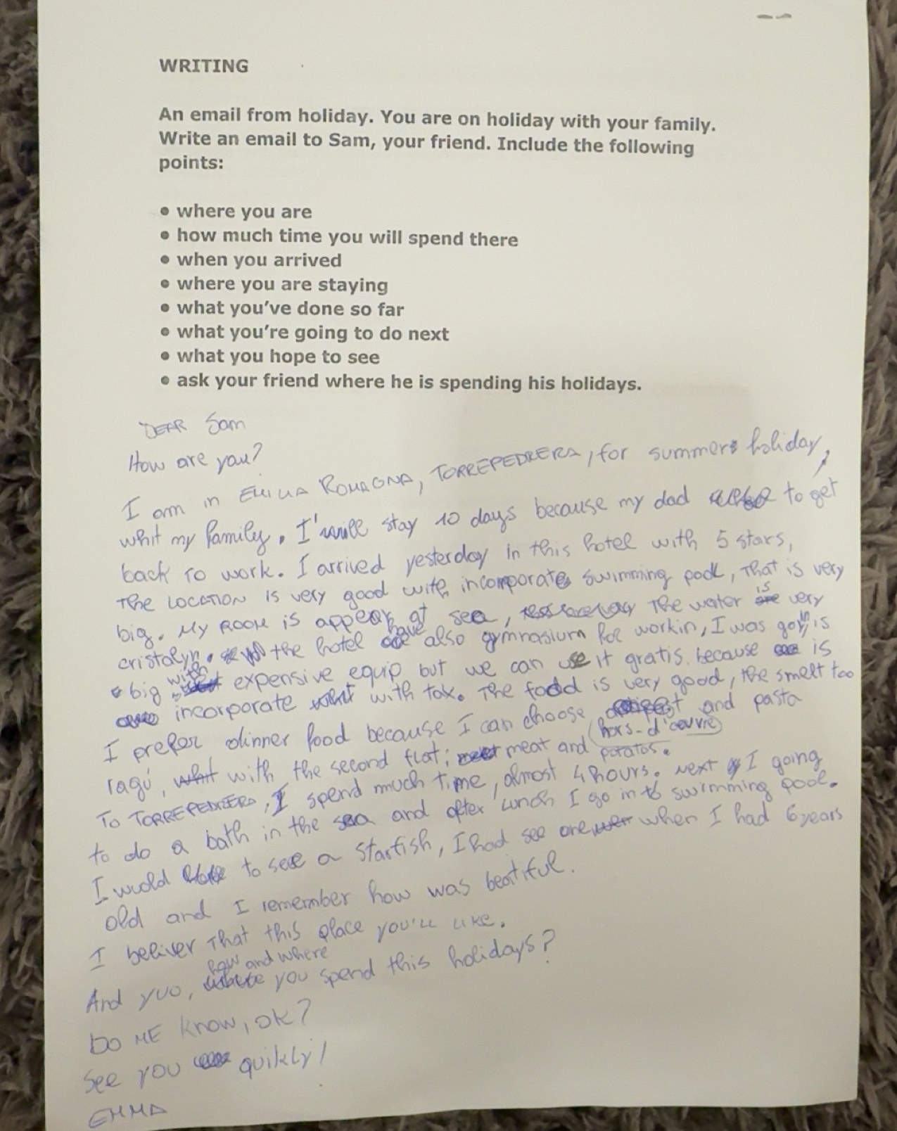 Risolto:WRITING An email from holiday. You are on holiday with your ...